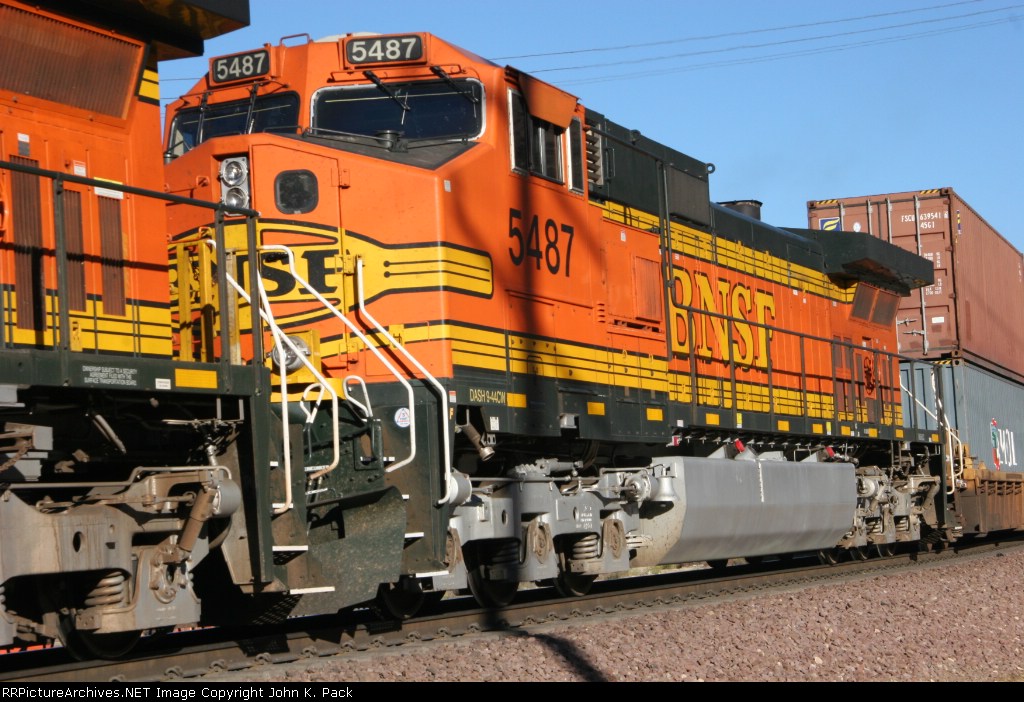 BNSF 5487